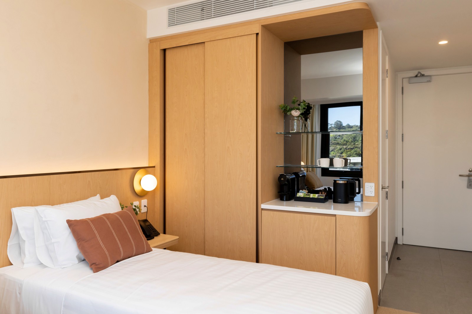 ESSENTIAL | The Maxim Hotel Albany